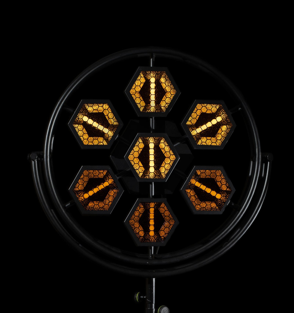 P1 EVO™: 7 x strong warm white LED with RGBW glow
